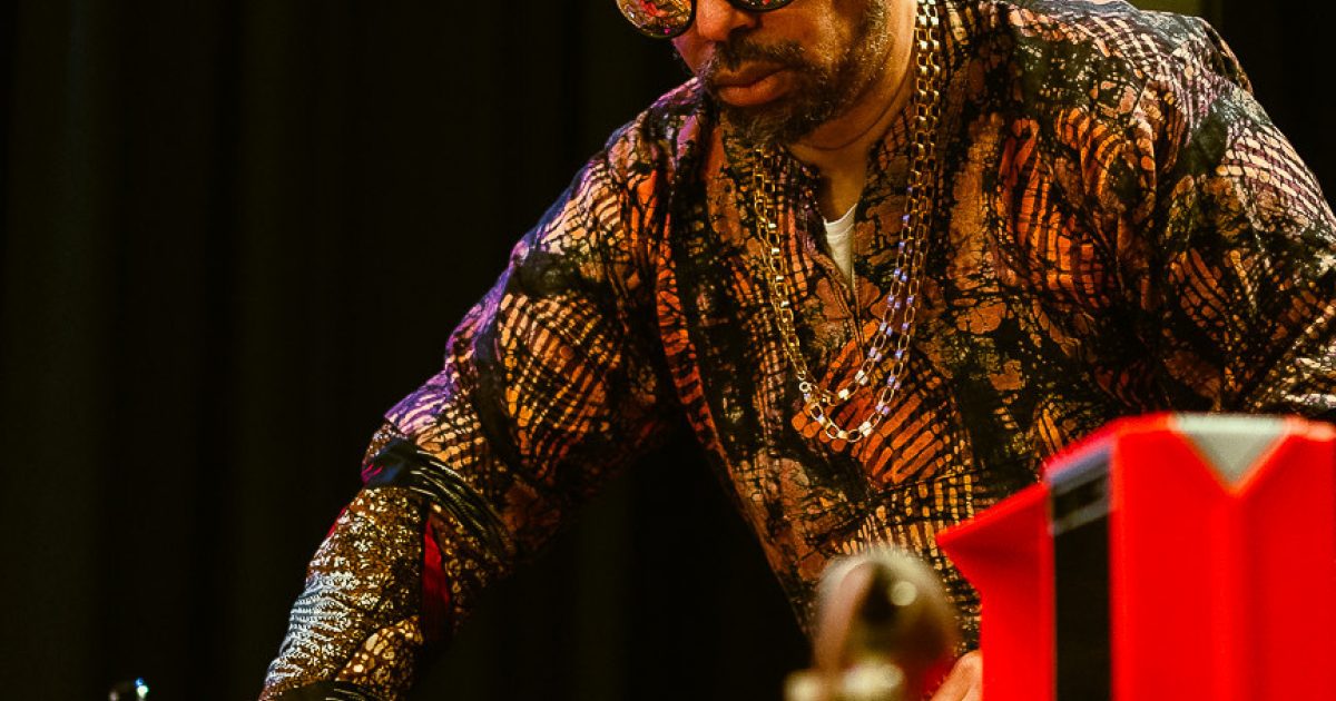 Damon Locks | SUONI PER IL POPOLO